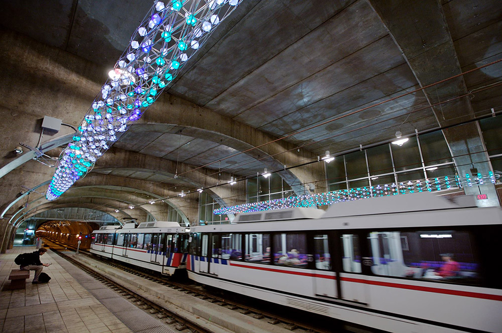 T-Mobile wireless equipment rolled out in St. Louis MetroLink stations ...